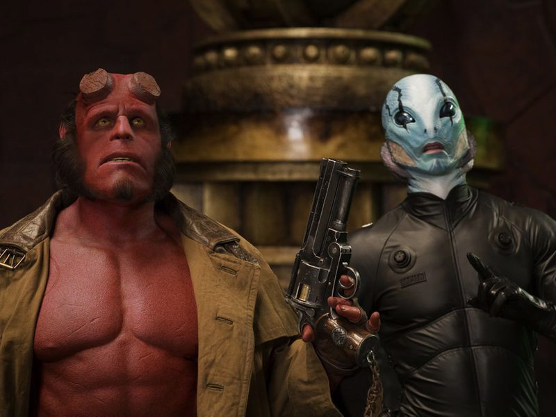 El Cartel De Hellboy Del Ejército Dorado