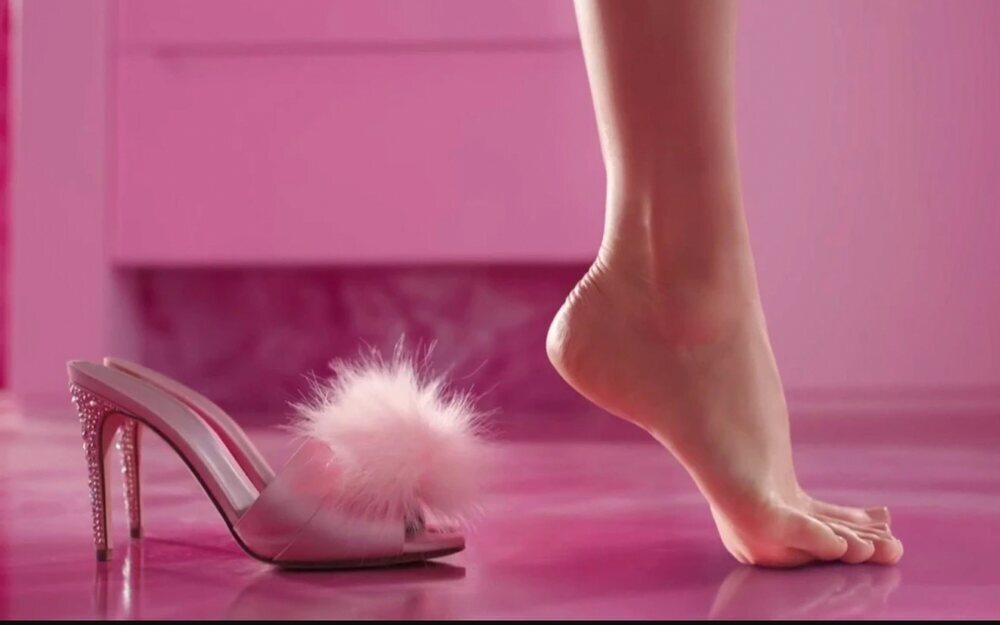 Margot Robbie necesitó ocho tomas para hacer la icónica escena del pie ...