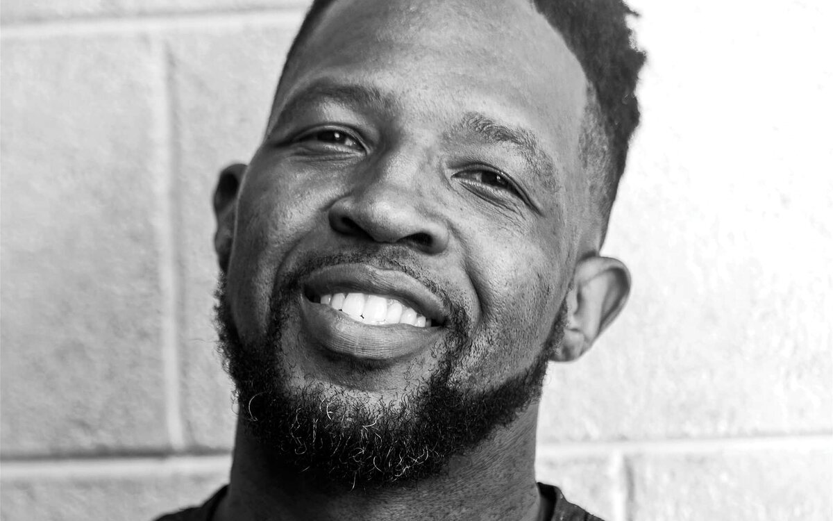 Muere Cedric Jones, entrenador personal y actor en 'La lista final', a ...