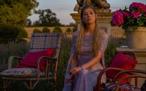 'Saltburn': Rosamund Pike está sorprendida con la popularidad de su ...