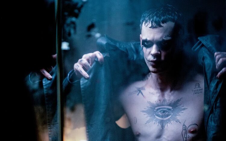 Tráiler del remake de 'El cuervo' con Bill Skarsgård heredando el papel ...