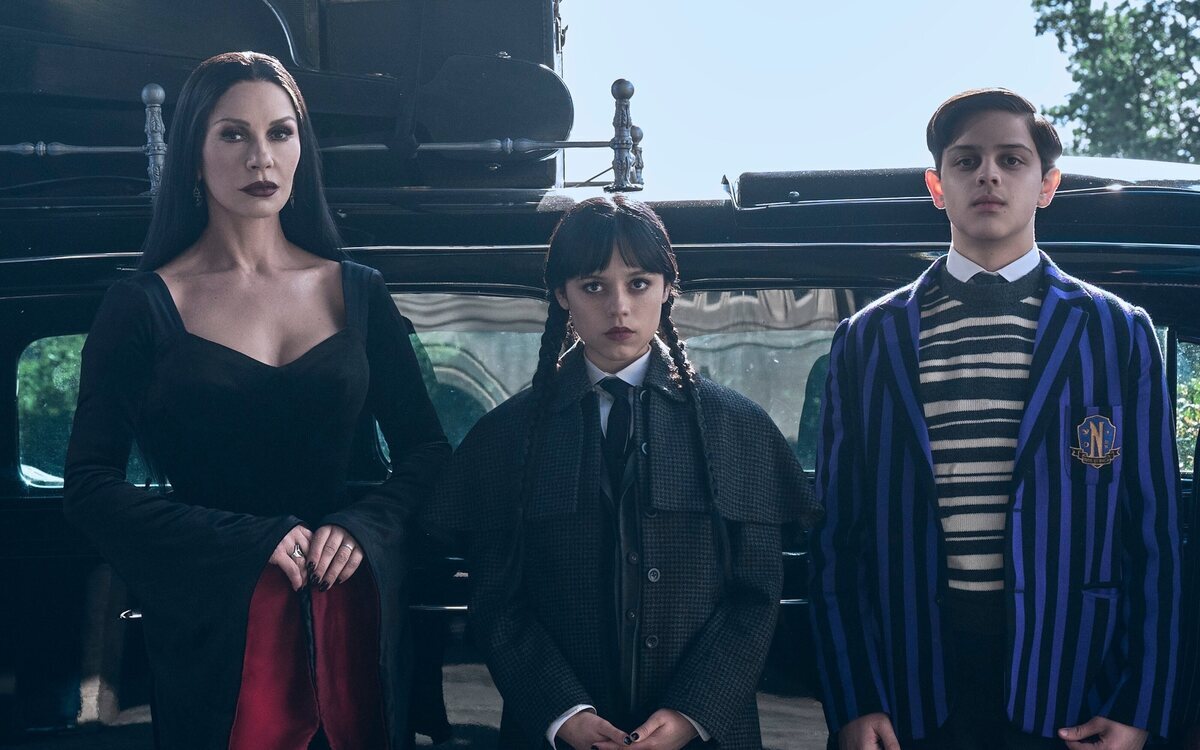 'Miércoles' lanza un primer vistazo en forma de advertencia a la familia Addams al completo en ...