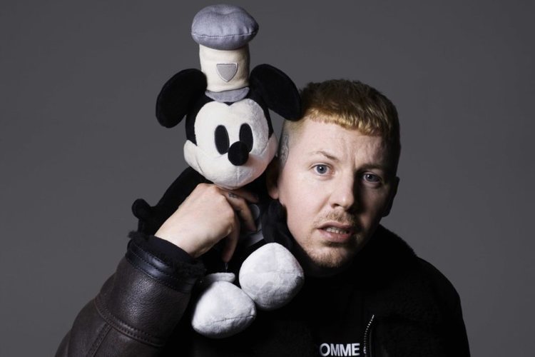 Mark Hamill, Hayley Atwell y más famosos celebran el 90 aniversario de ...